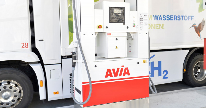 In St. Gallen können nun 2 LKW gleichzeitig Wasserstoff tanken.